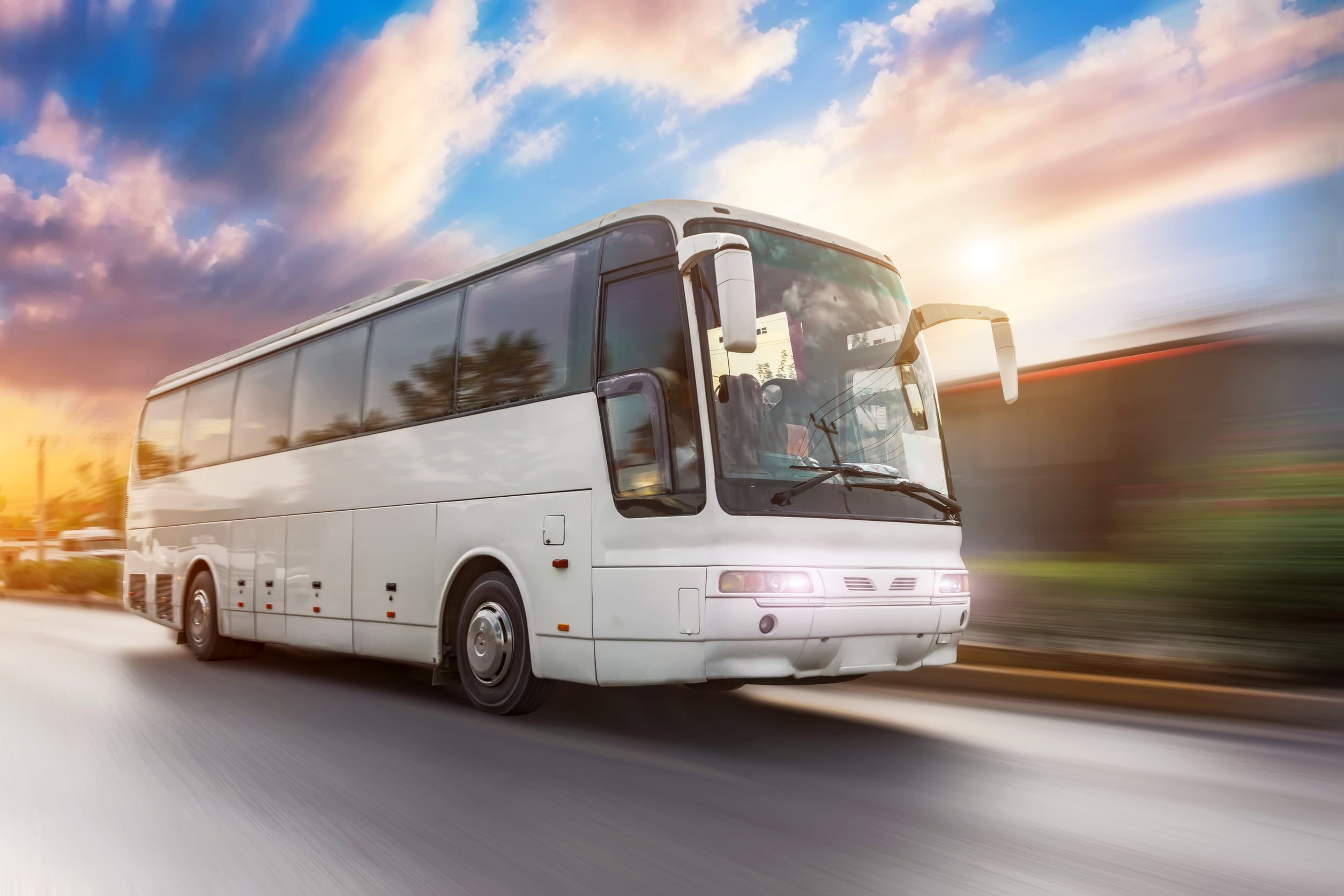 Busreizen: aanbieders en voorbeelden in Europa en daarbuiten